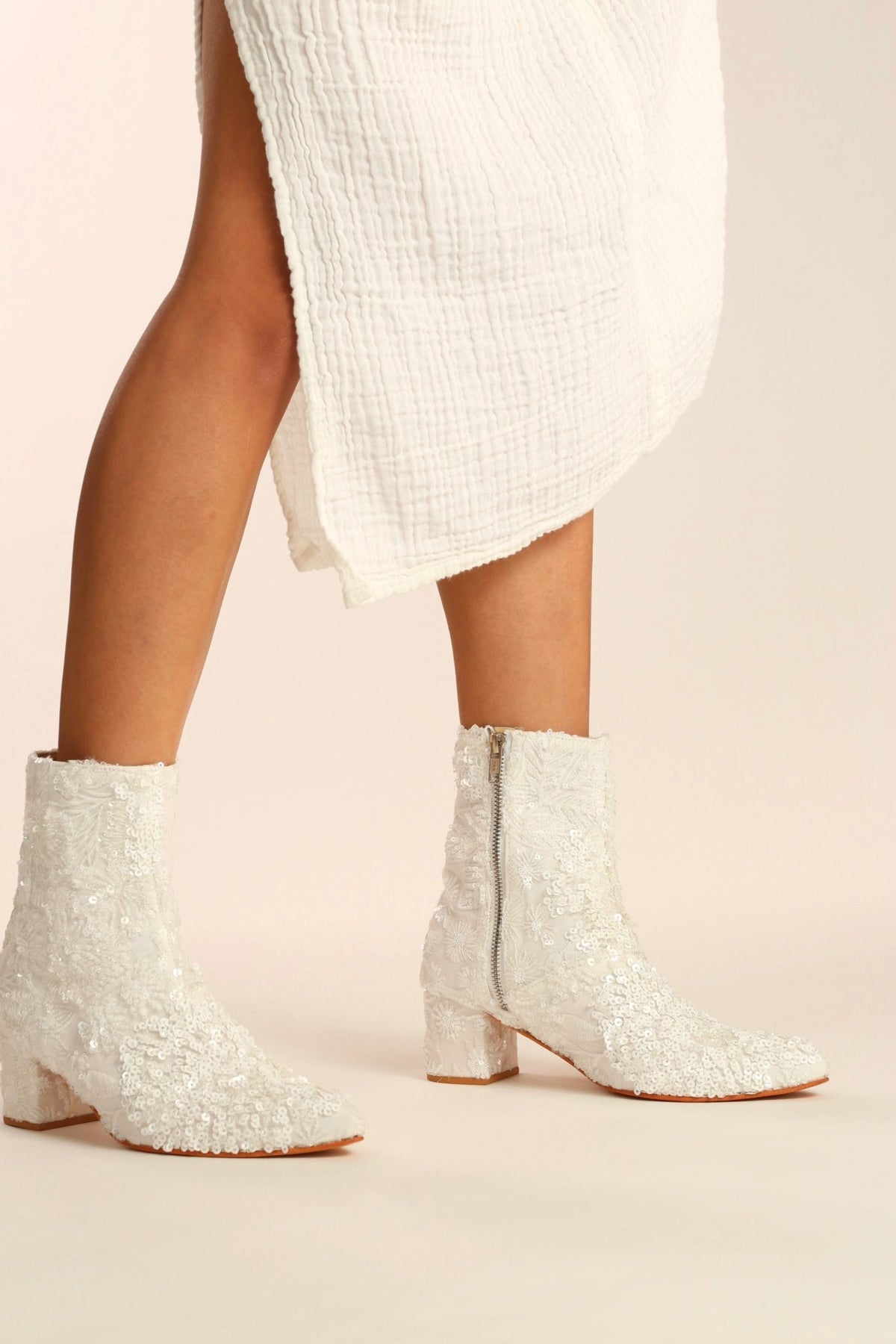 WHITE SEQUIN EMBROIDERED WEDDING BOOTS ODECIA, hand made - MOMO N...